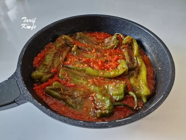 Domates Soslu Köy Biberi Kavurması - Tarif Kafe - Resimli, Pratik ve ...